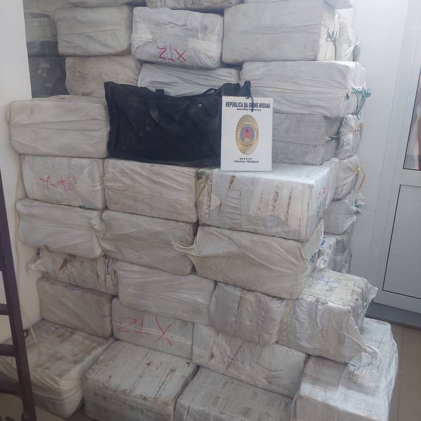 “APREENSÃO DO AVIÃO COM DROGA CONFIRMA QUE O PAÍS TORNOU-SE NA PLACA ...