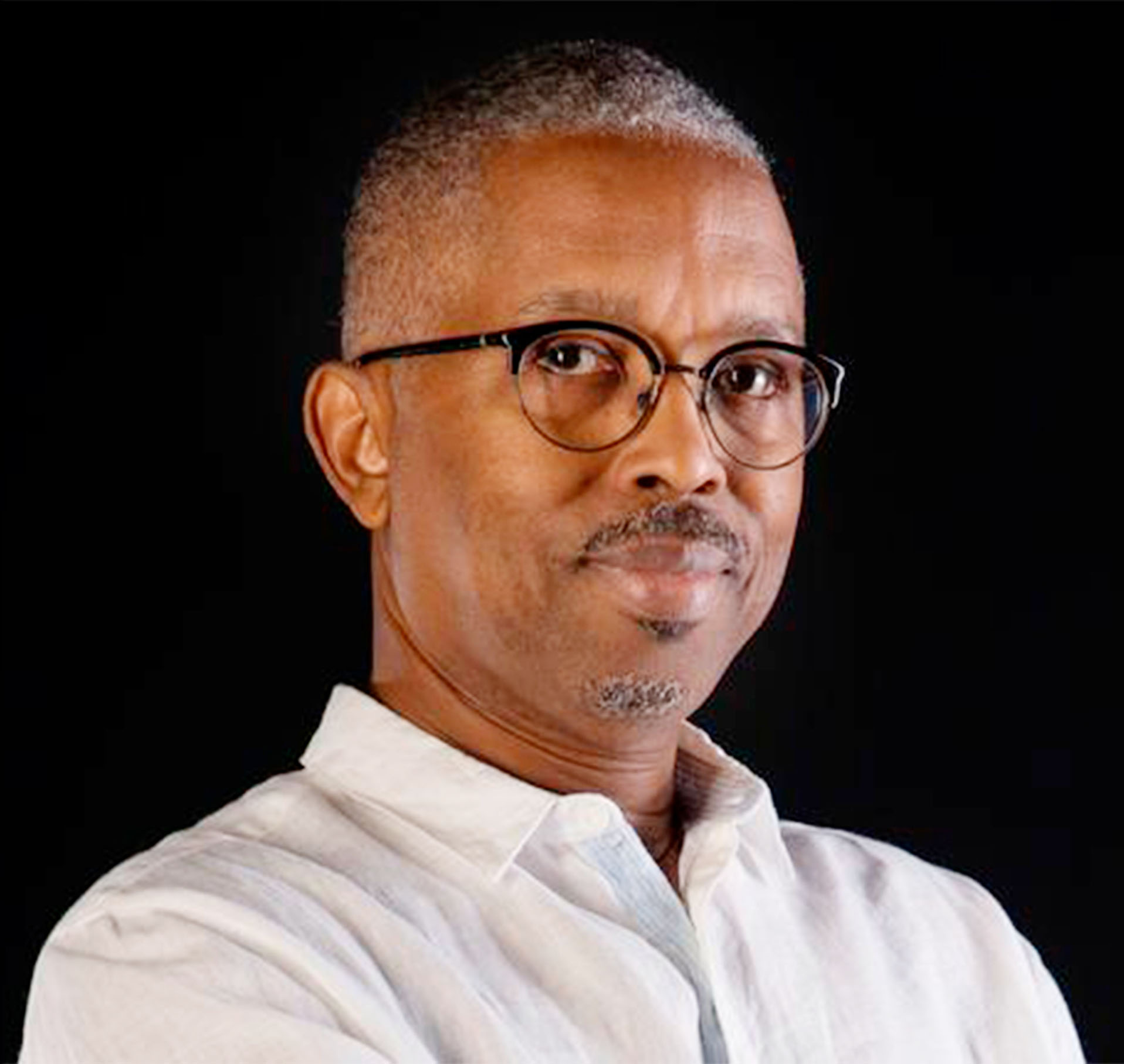 Figura da semana: ABDULAI SILA DISTINGUIDO COM O PRÉMIO DA LITERATURA ...